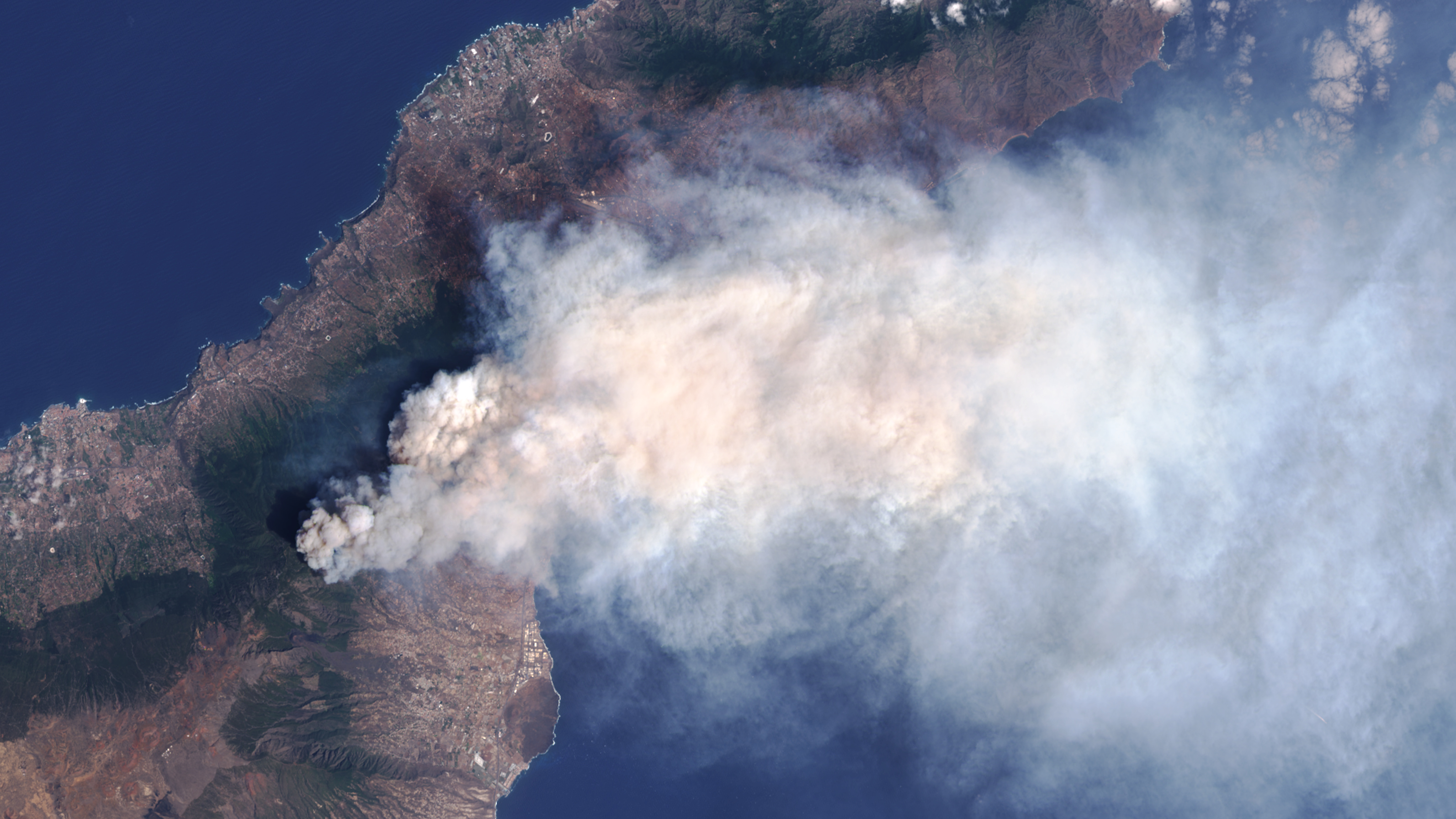 Nouvelles images dramatiques aux Canaries : l’incendie de Tenerife vu depuis l’espace par les ...